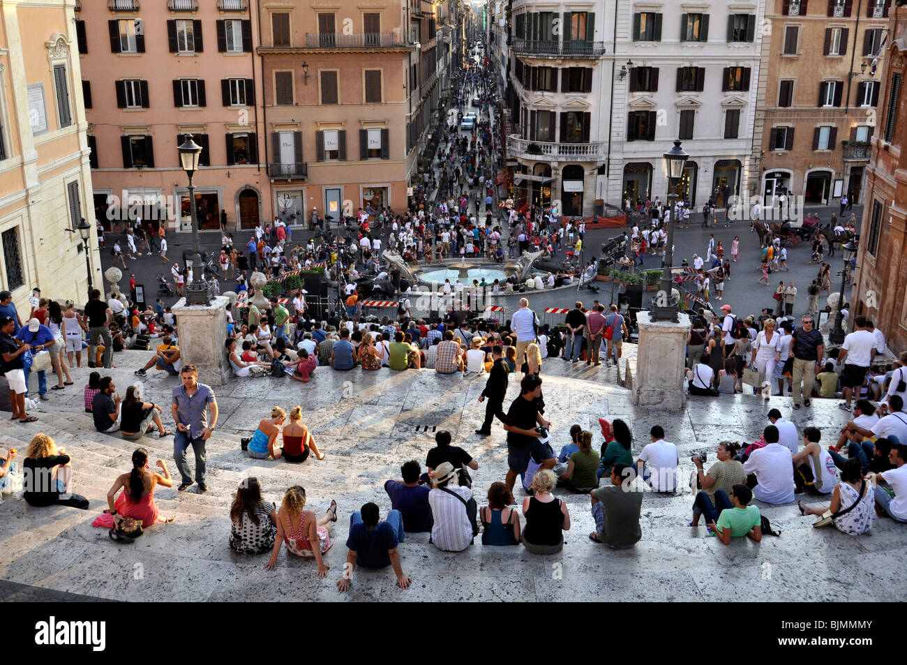 Via dei Condotti, Fontana La Barcaccia fountain, Spanish Steps, Piazza ...