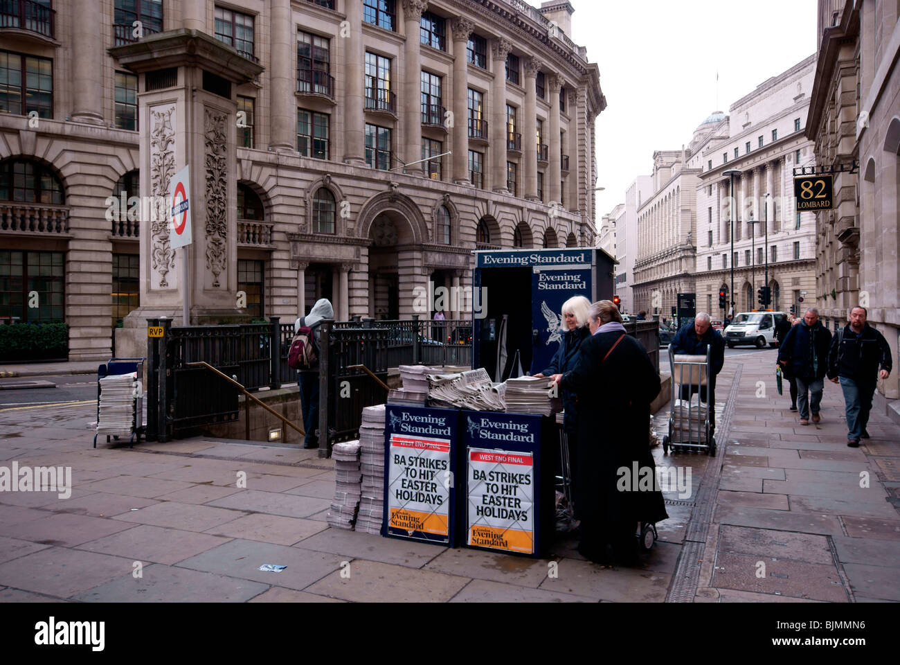 Evening Standard Newspaper stand Stock Photo - Alamy
