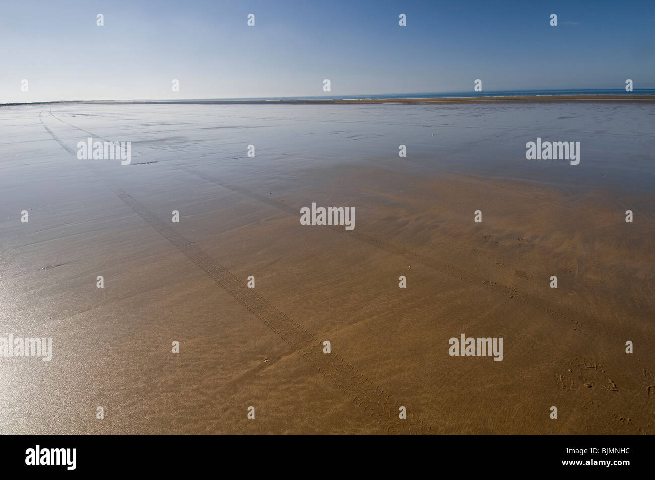 Wide expanse empty beach hi-res stock photography and images - Alamy