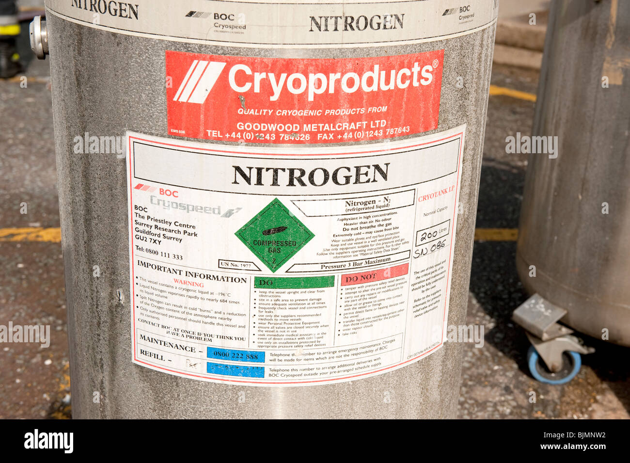 Cryoproducts Liquid Nitrogen -196C Stock Photo - Alamy