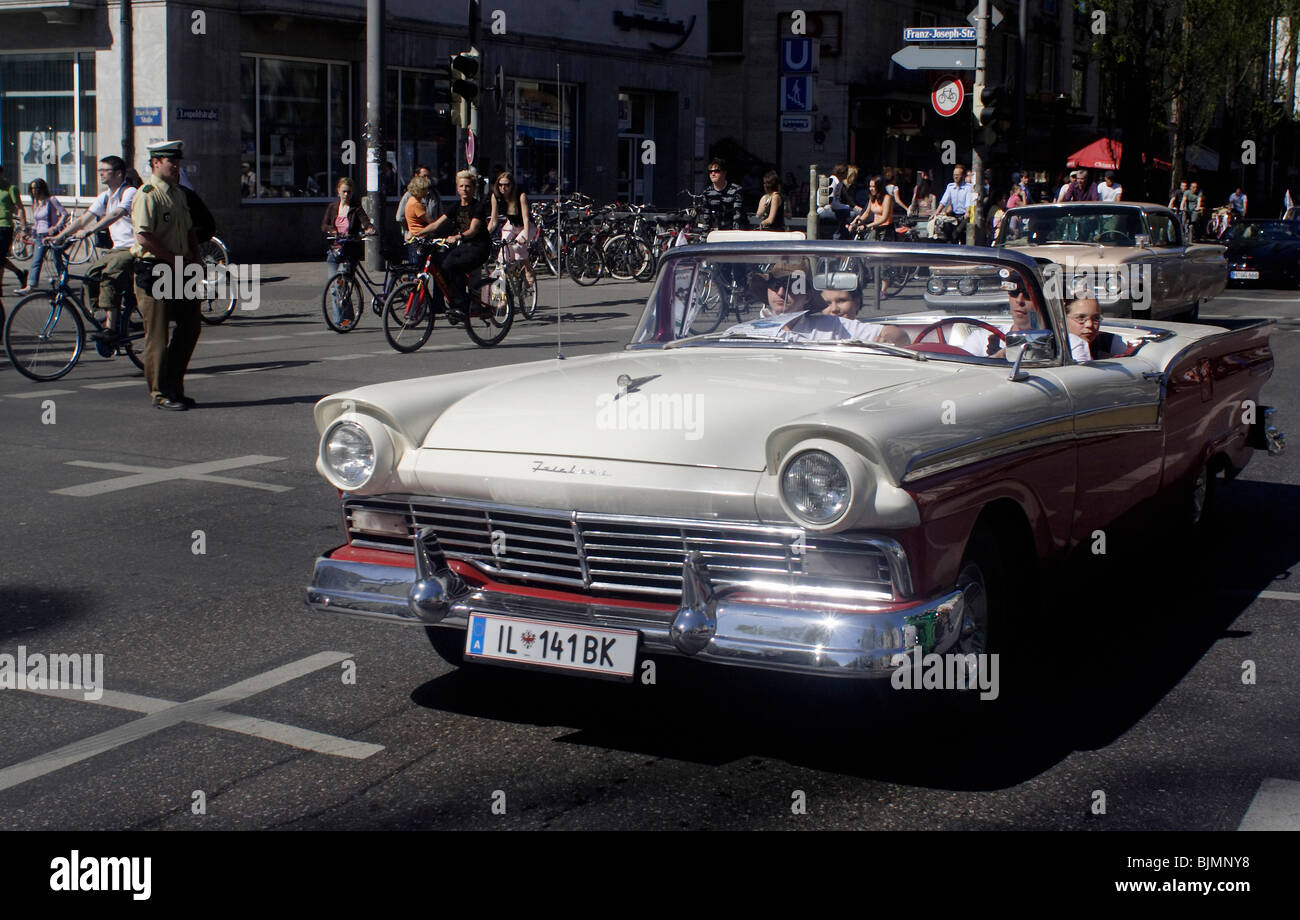 Motorcade hi-res stock photography and images - Alamy