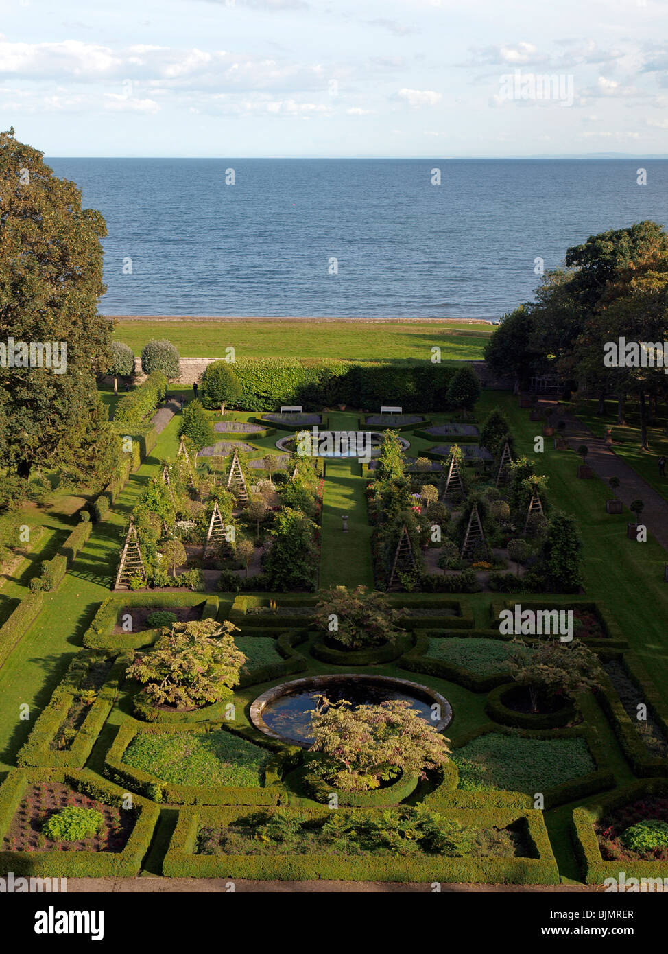 Dunrobin castle gardens, Highlands Stock Photo - Alamy