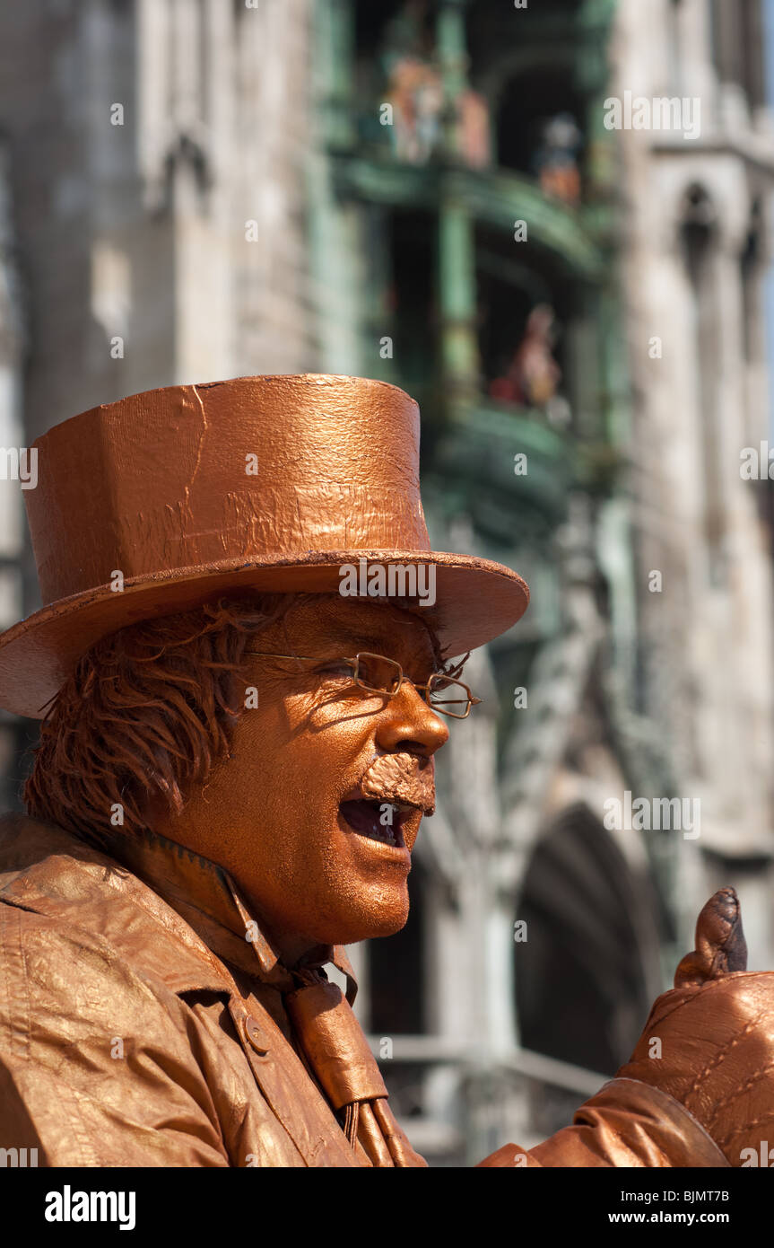 Human statue hi-res stock photography and images - Alamy