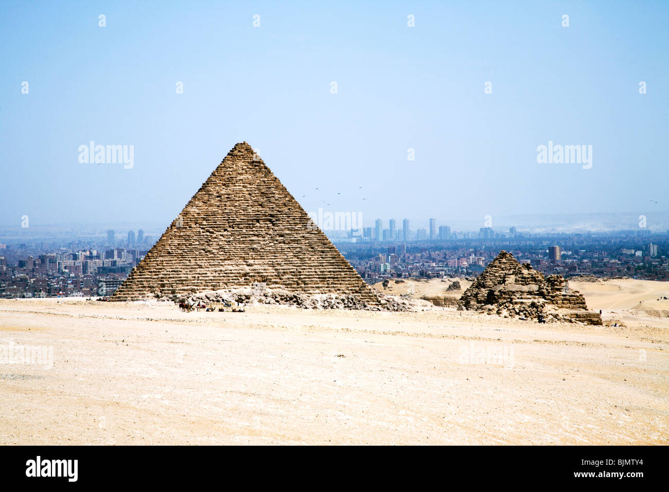 Egyptian burial tomb pyramid hi-res stock photography and images - Alamy
