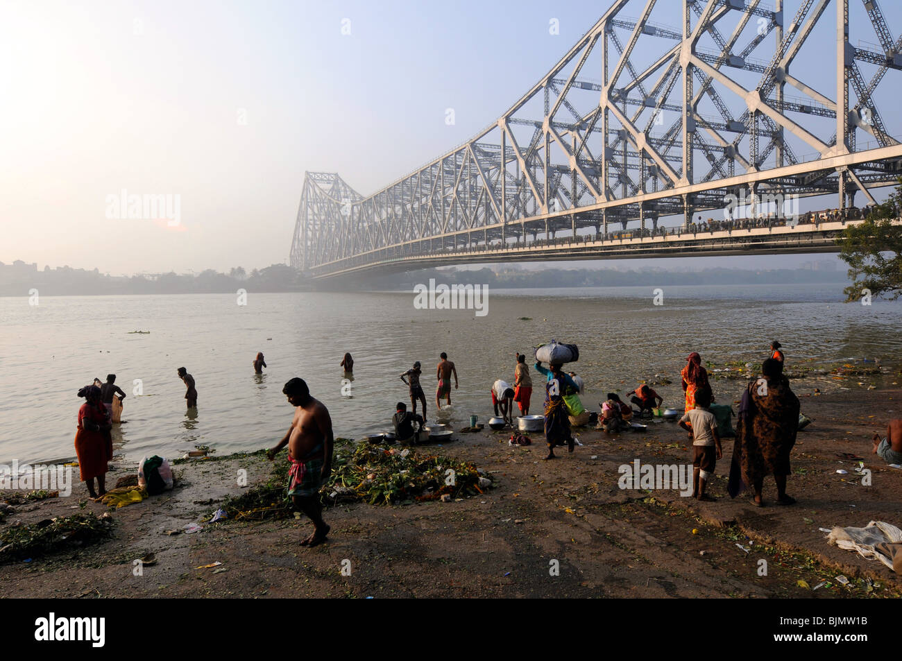 Howrah bridge calcutta india hi-res stock photography and images - Alamy