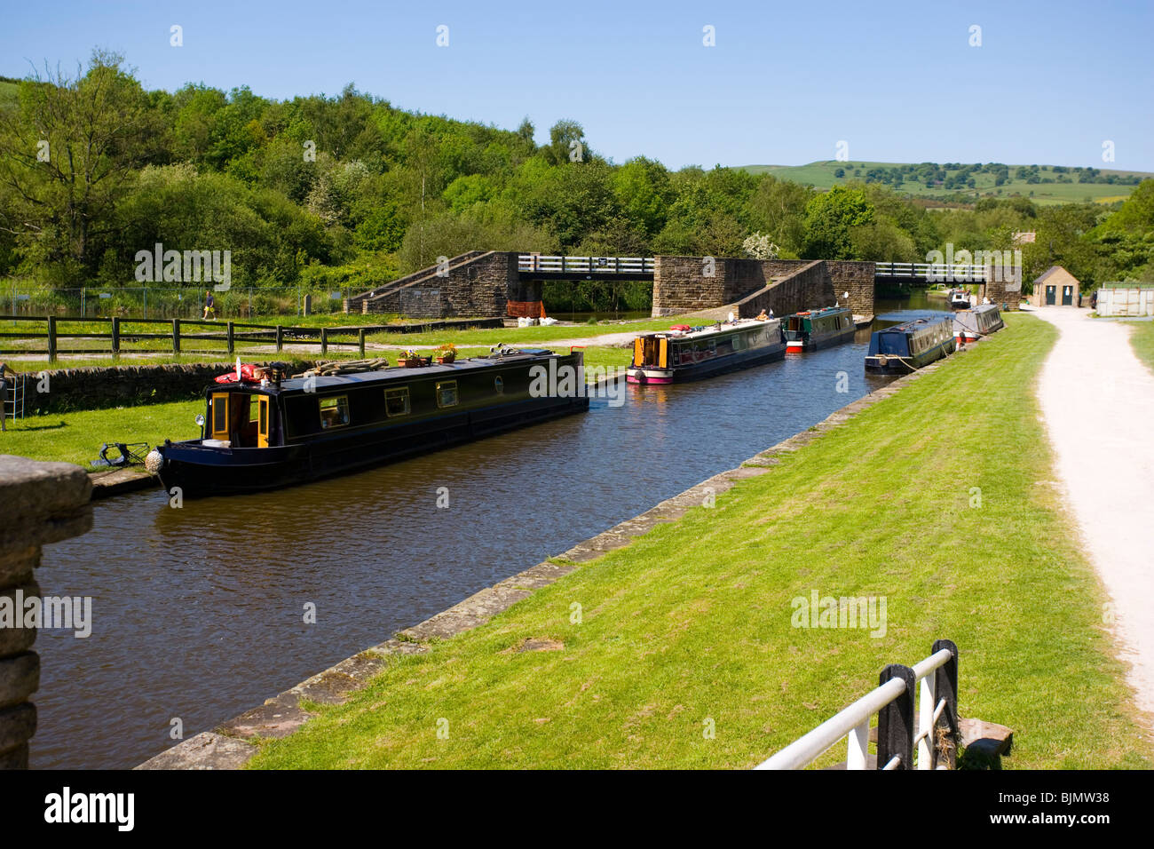 Towing boats canal hi-res stock photography and images - Alamy