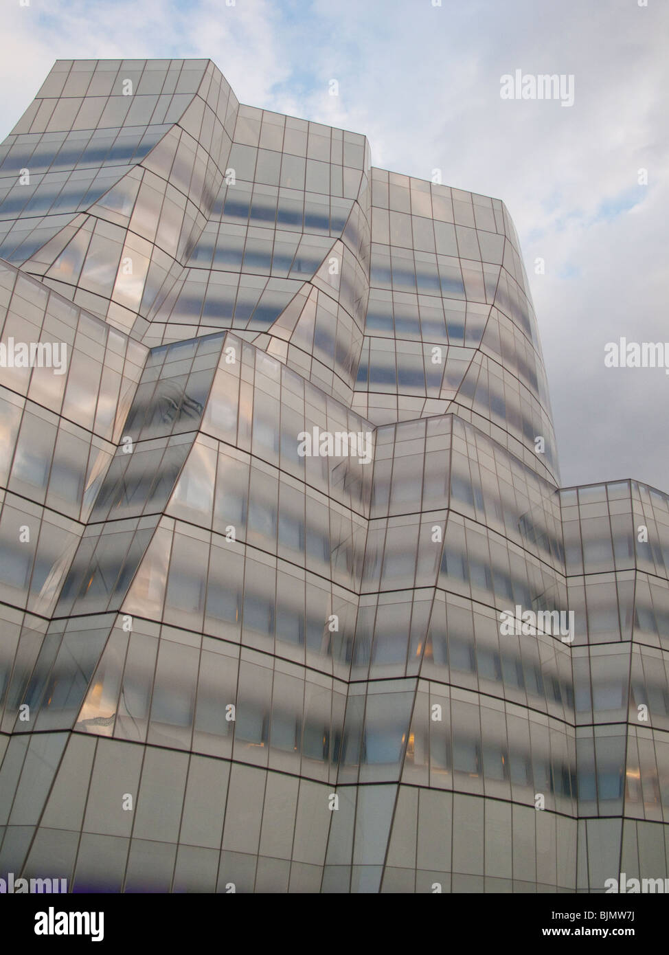 IAC building Frank Gehry Stock Photo - Alamy