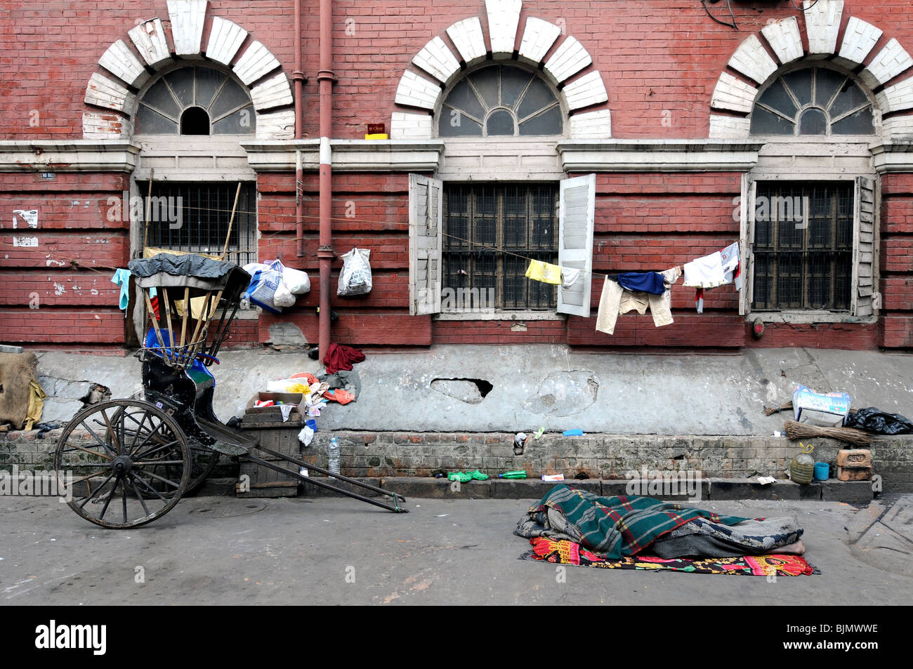 Homeless man in Calcutta, India Stock Photo - Alamy