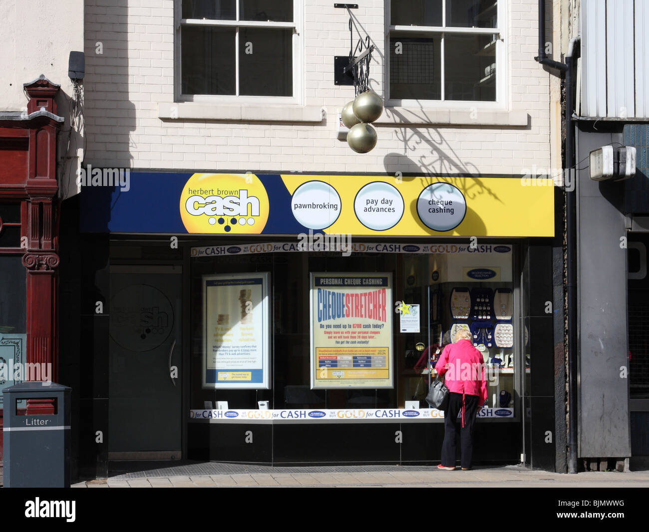 Pawnbroker sign hi-res stock photography and images - Alamy