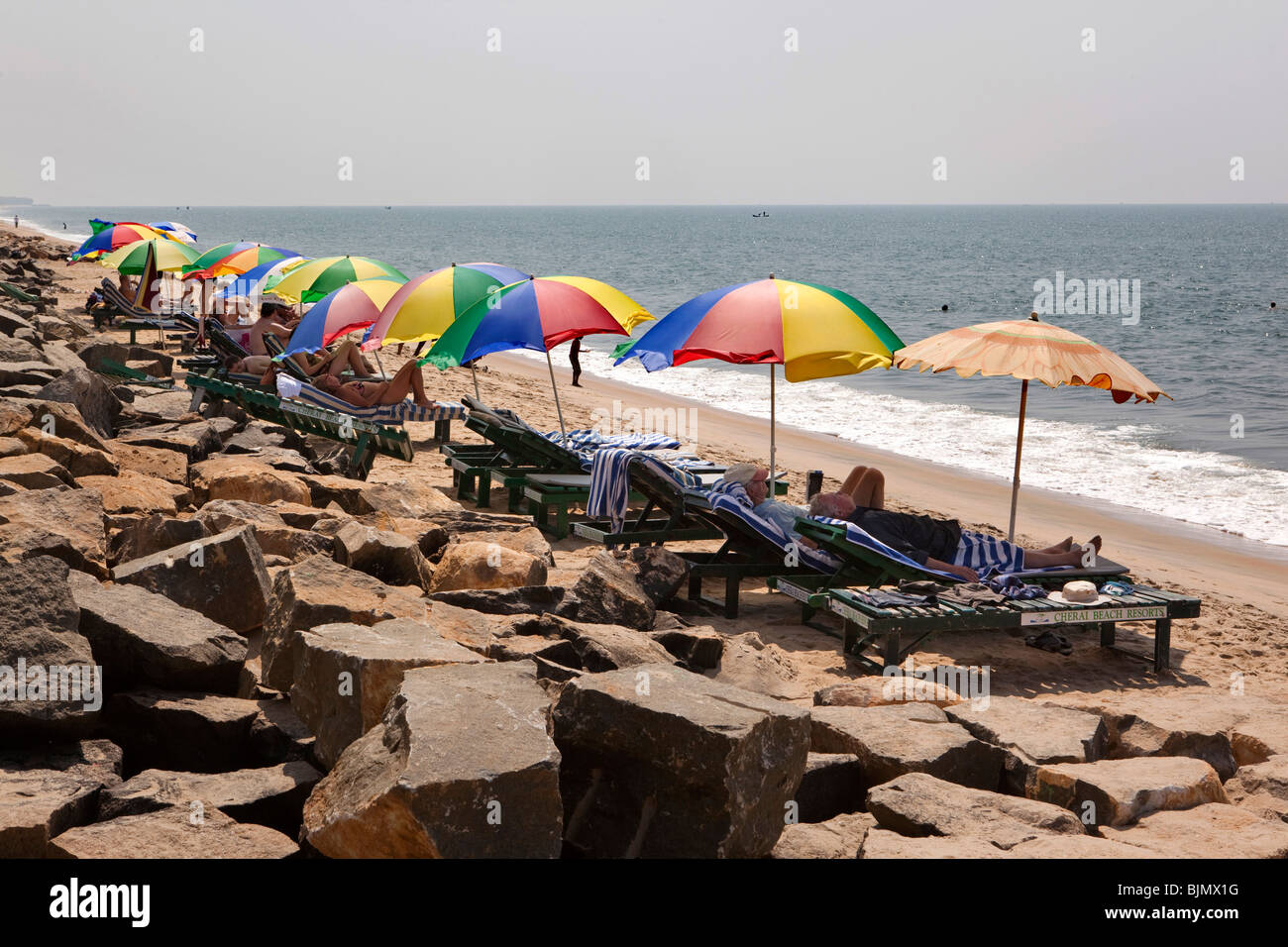 India, Kerala, Vypeen Island, Cherai Beach Resort, guests relaxing on ...