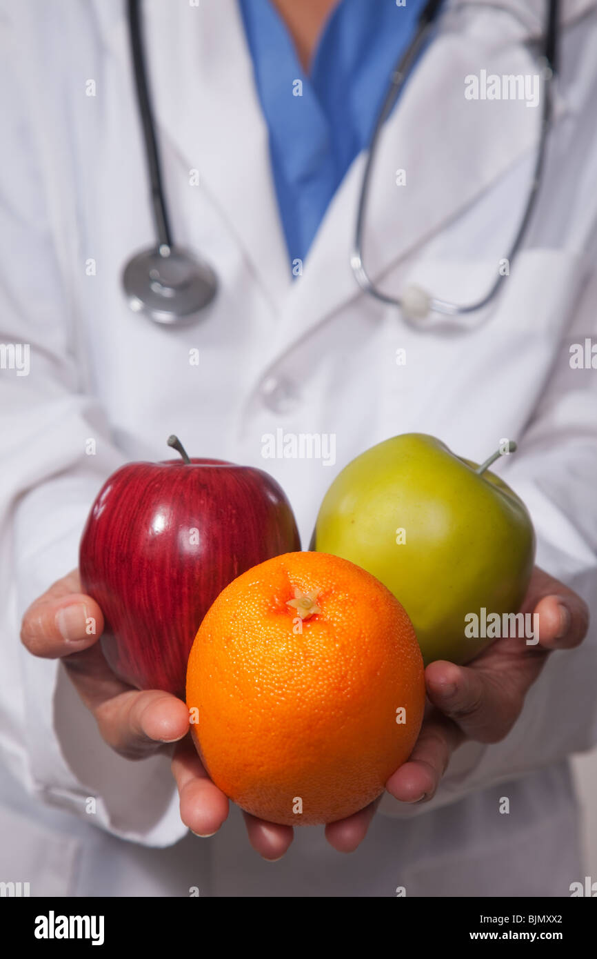 Doctor recommending healthy fruit diet Stock Photo - Alamy
