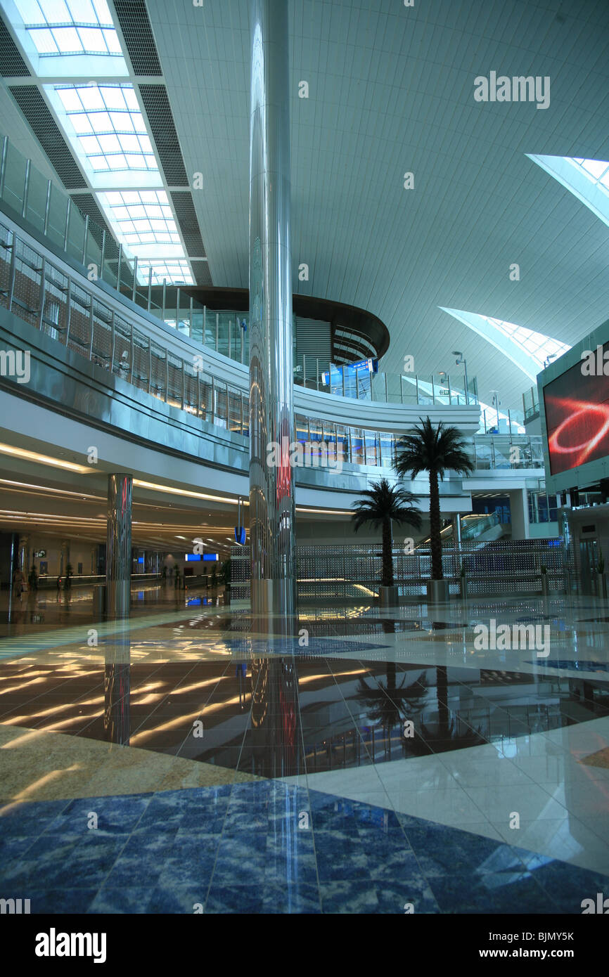 Concourse of Dubai Airport Stock Photo - Alamy
