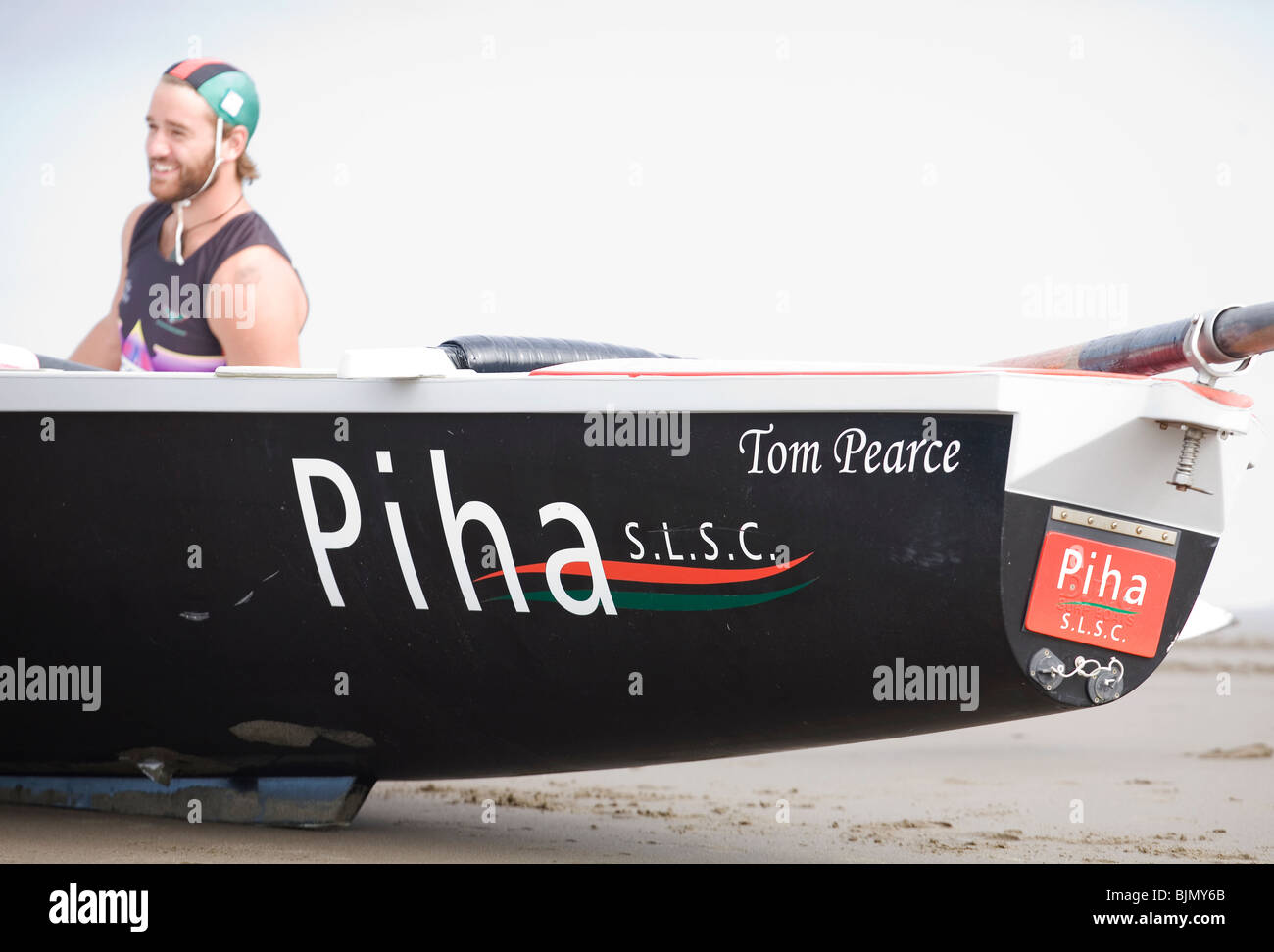 Piha big wave hi-res stock photography and images - Alamy