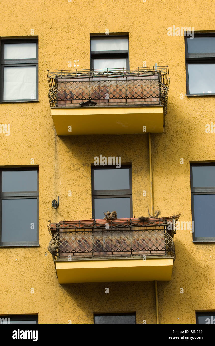 Yellow building with balconies hi-res stock photography and images - Alamy