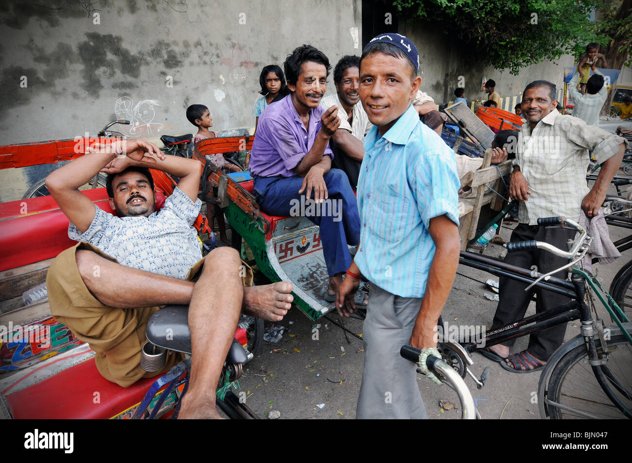 Rickshaw pullers in Delhi, India Stock Photo - Alamy