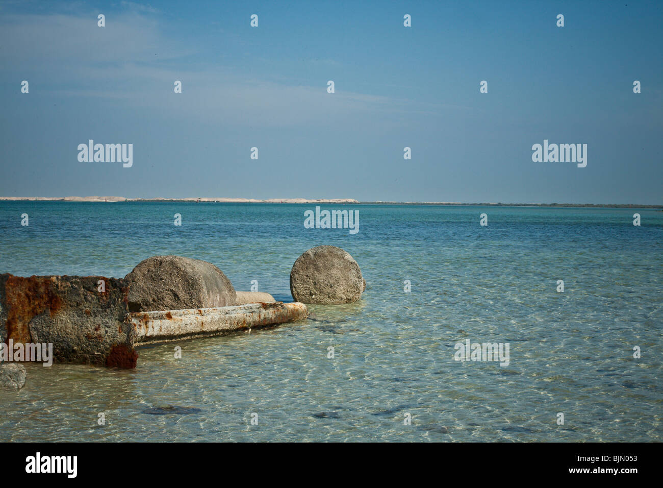 stone reef in the blue green waters off of Al Thakhira, Qatar Stock ...