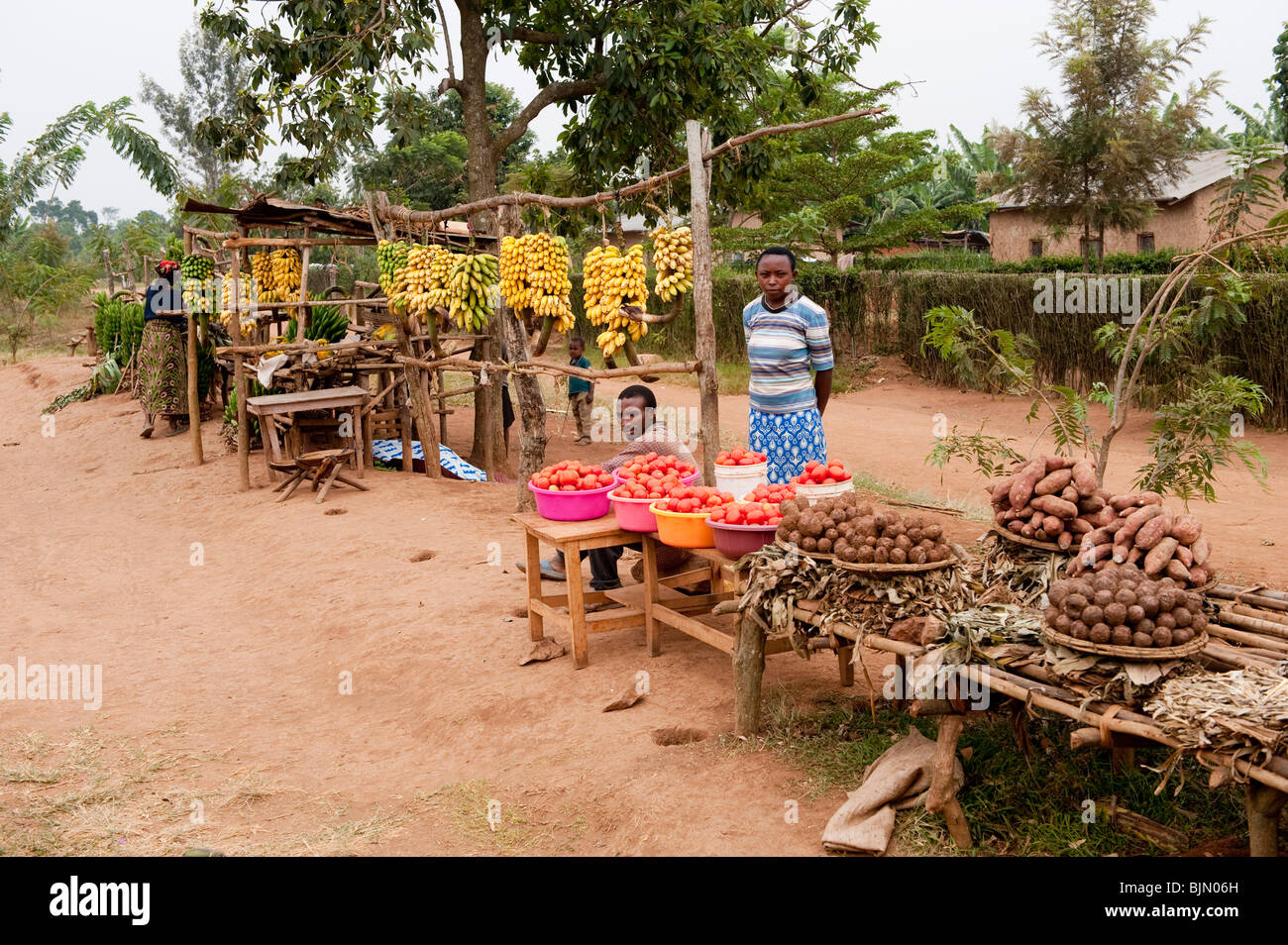 Stalls on roadside selling produce. Rwanda Stock Photo - Alamy
