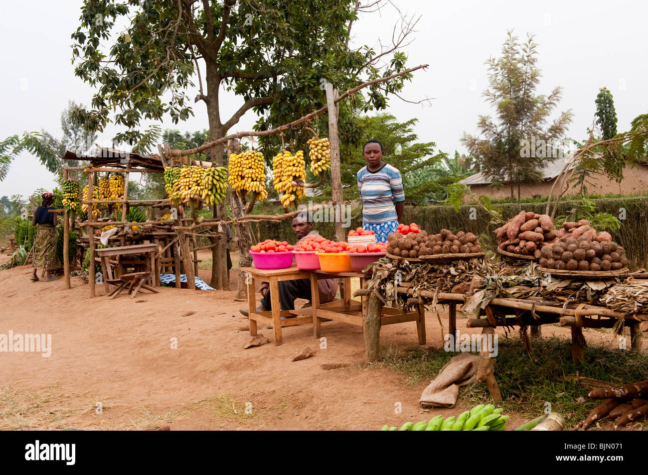 Stalls on roadside selling produce. Rwanda Stock Photo - Alamy