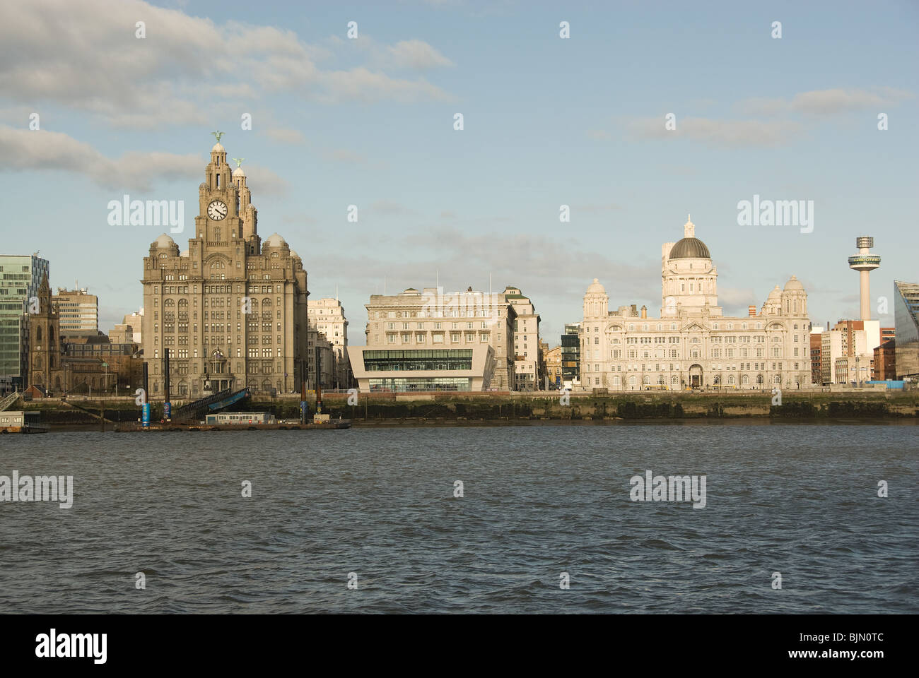 Liverpool famous historic waterfront hi-res stock photography and ...