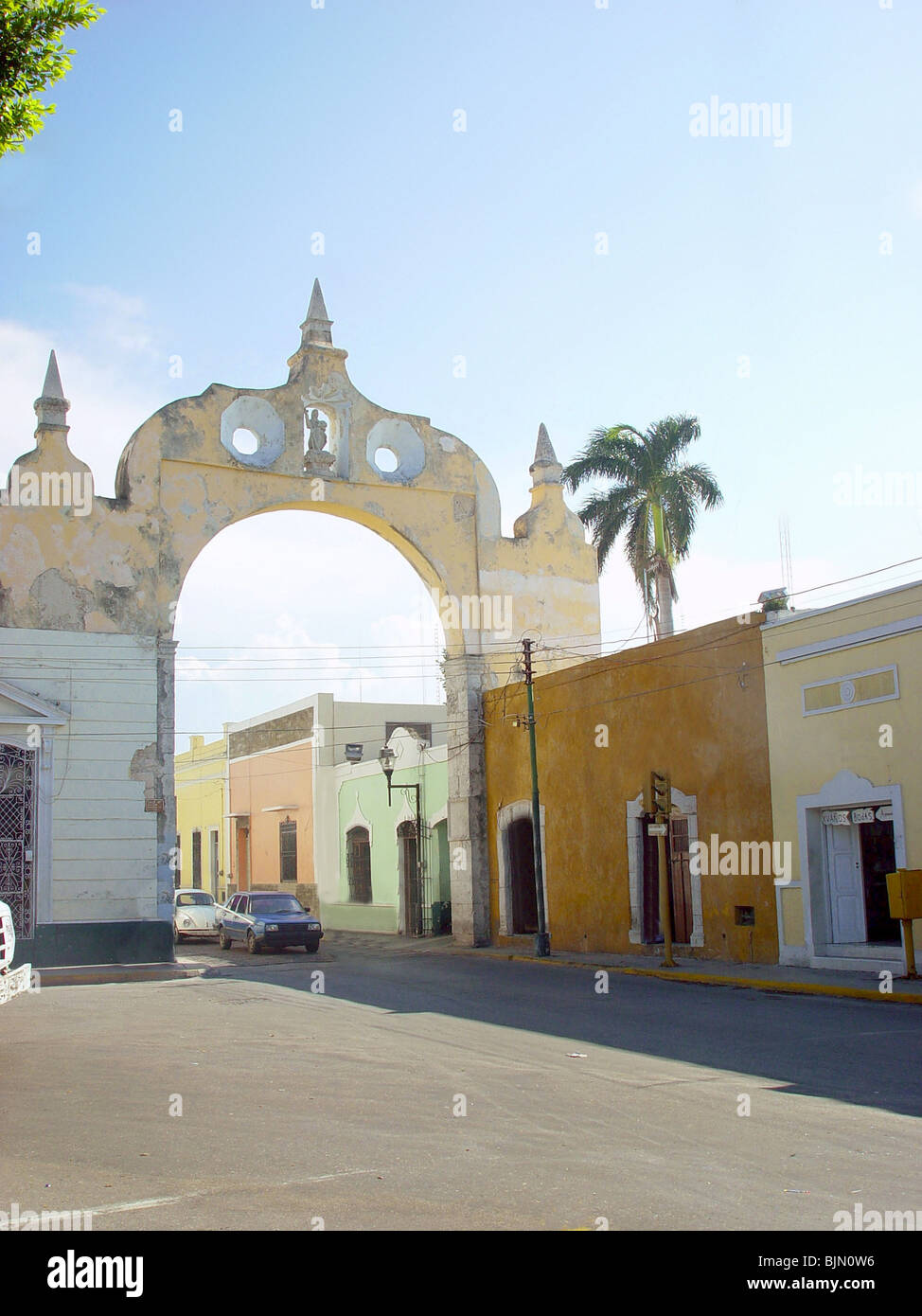 arch in merida city in Mexico traditional houses Stock Photo - Alamy