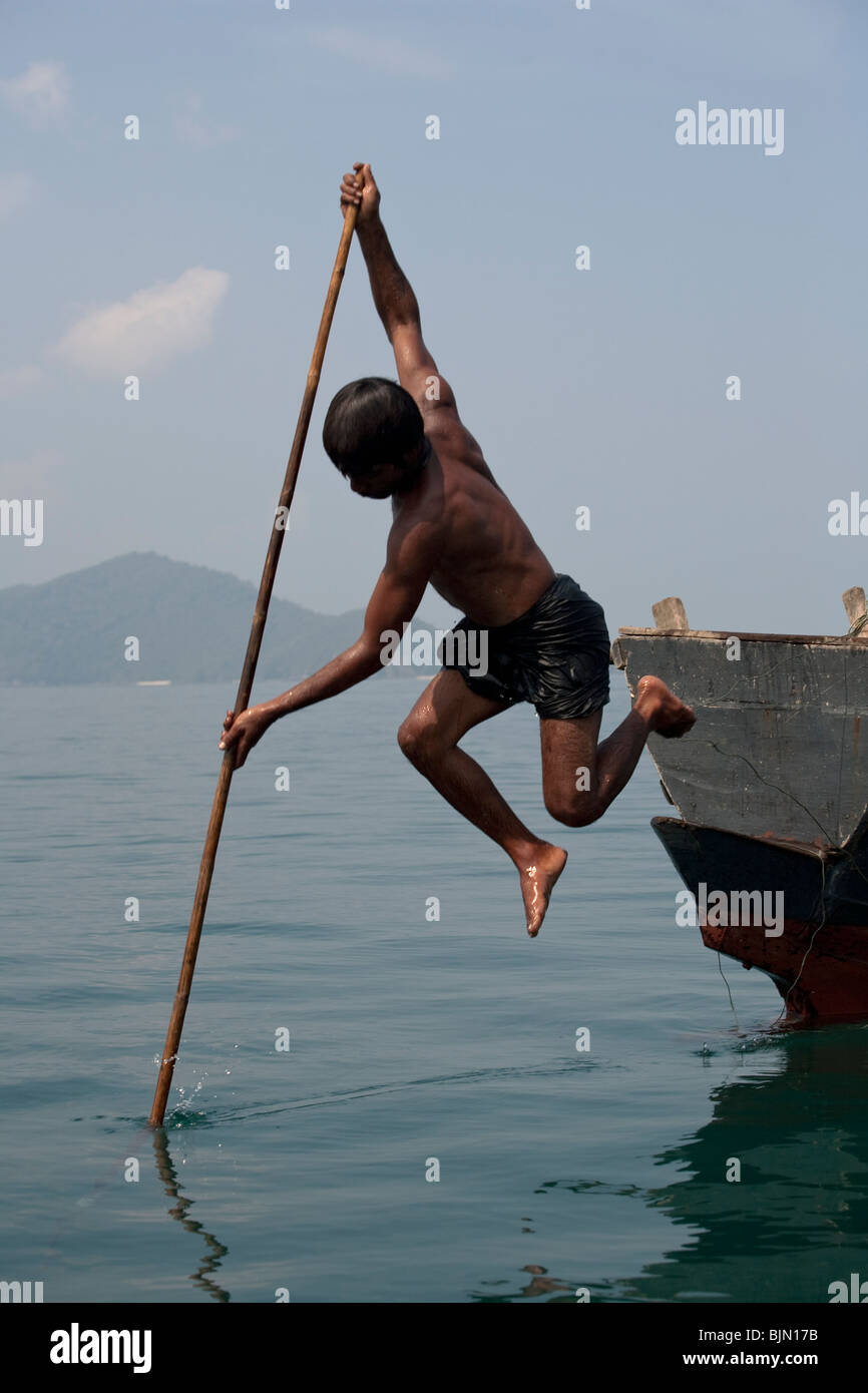Myanmar sea-gypsies, the nomadic hunter-gatherers of South East Asia ...