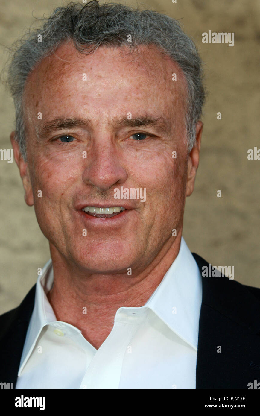 Actor kevin dobson hi-res stock photography and images - Alamy