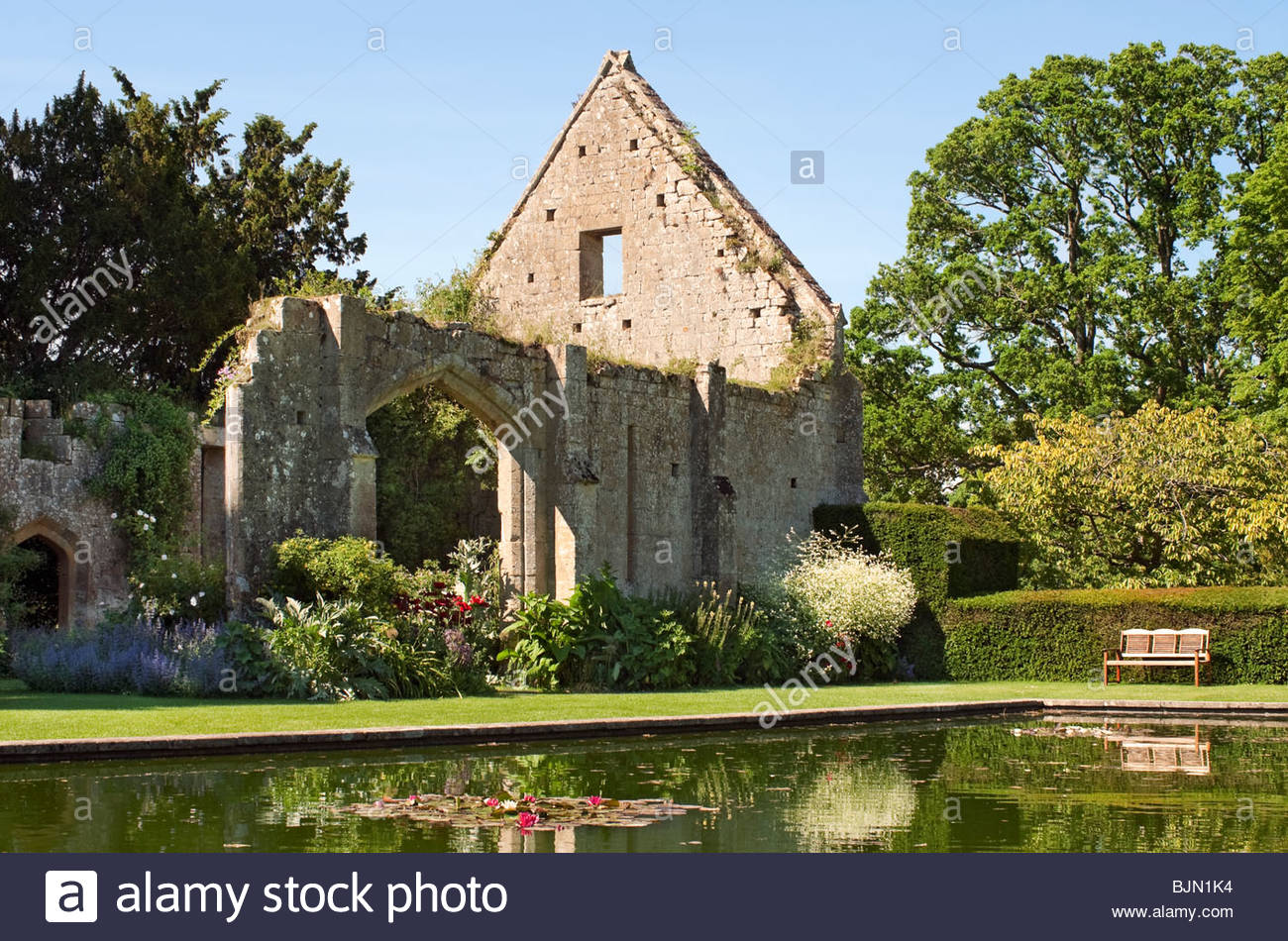 Medieval Barn England Stock Photos & Medieval Barn England Stock Images ...