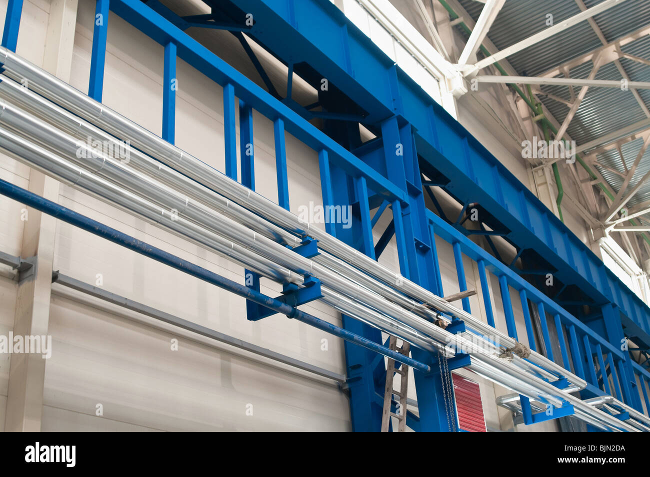 Factory heat supply network between consumers works by above-ground ...