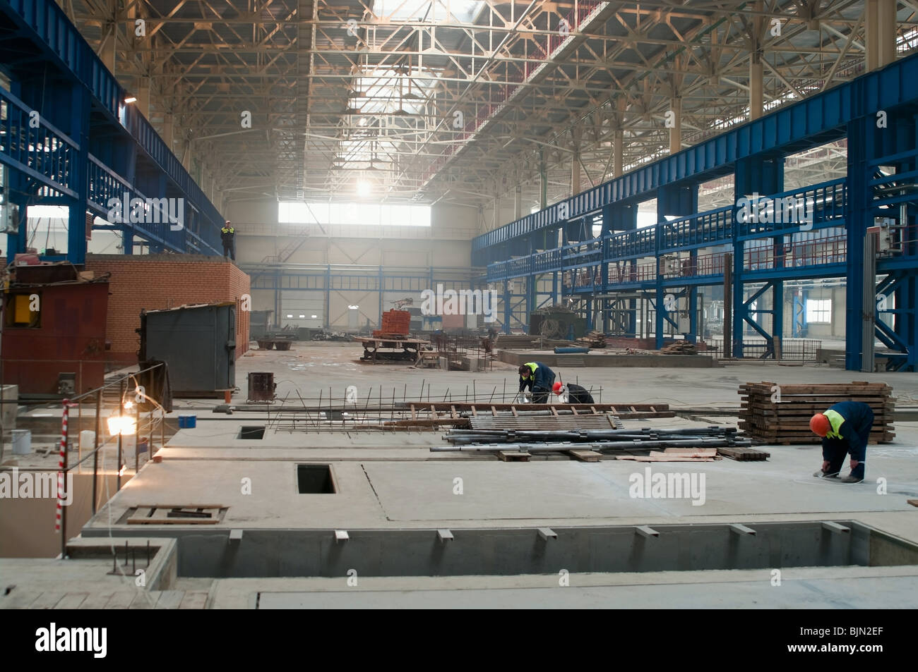 Factory heat supply network between consumers works by above-ground ...