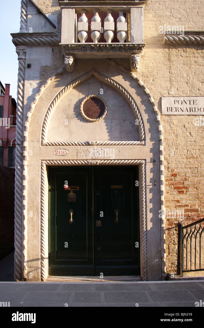 Doorway door gothic venezia hi-res stock photography and images - Alamy