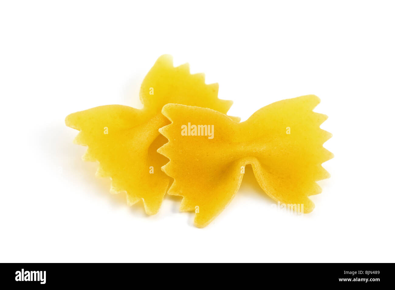 yellow unboiled macaroni close up Stock Photo - Alamy