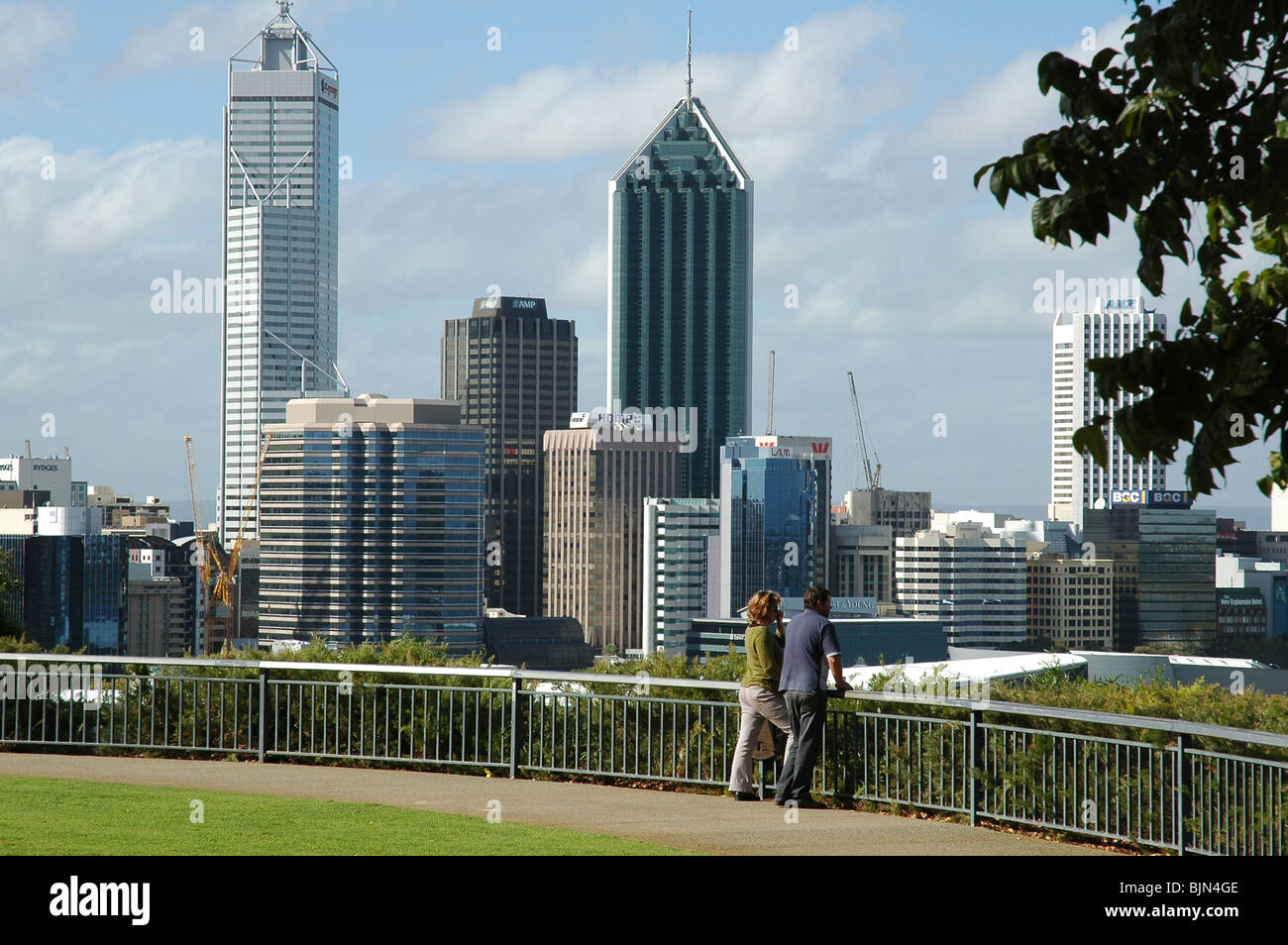 Two people looking at Perth business centre from King's Park, Mount ...