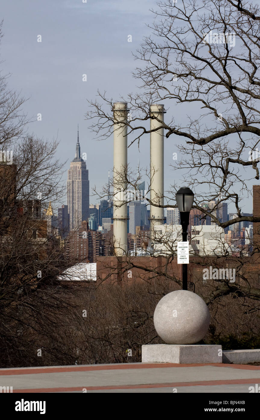View of the Empire State Building in Manhattan from Fort Greene Park in ...