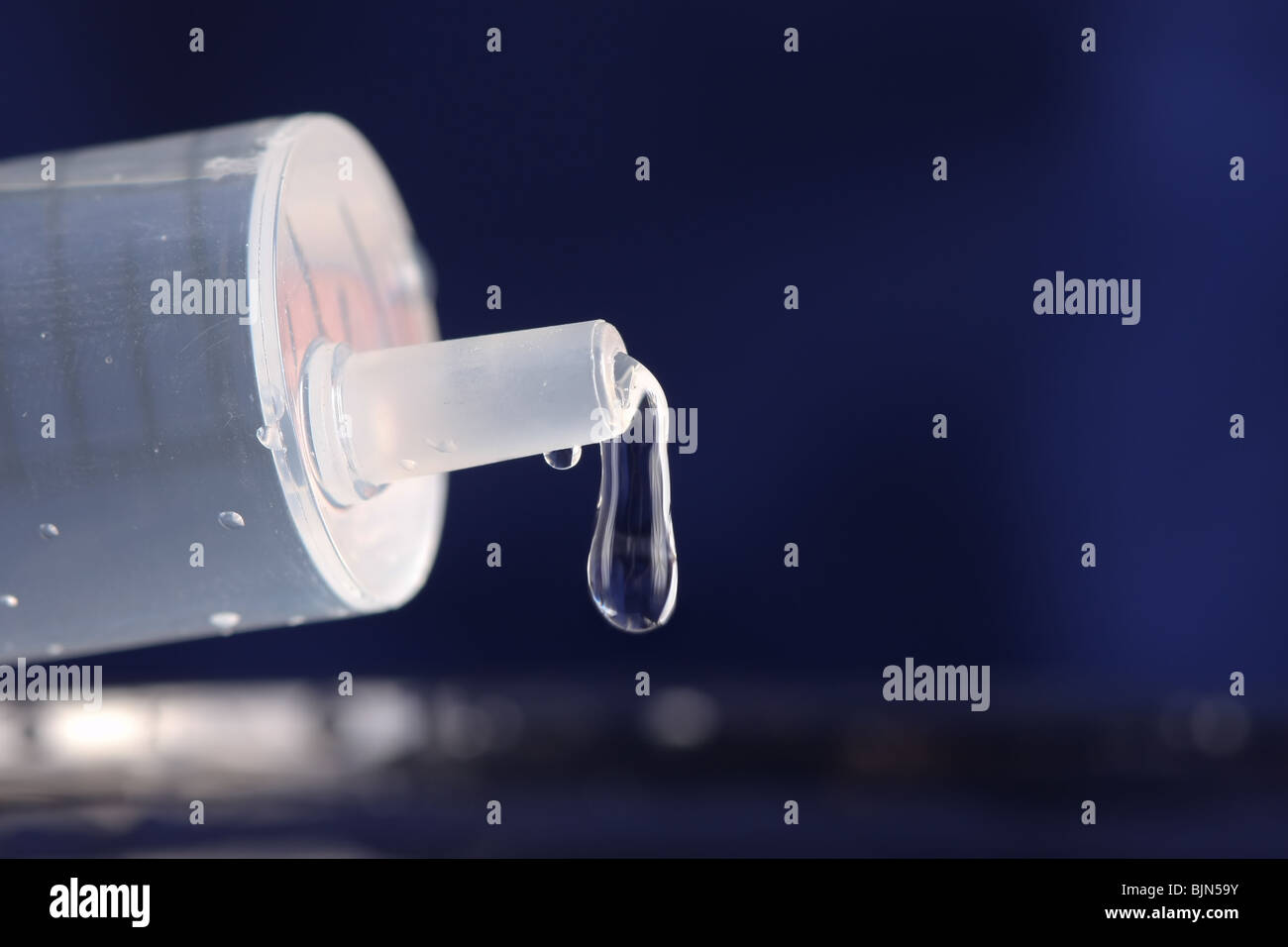 Drop medication on syringe hi-res stock photography and images - Alamy