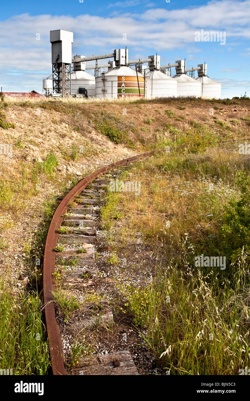 Wallaroo Grain Silos and Old Train Turn Around Stock Photo - Alamy