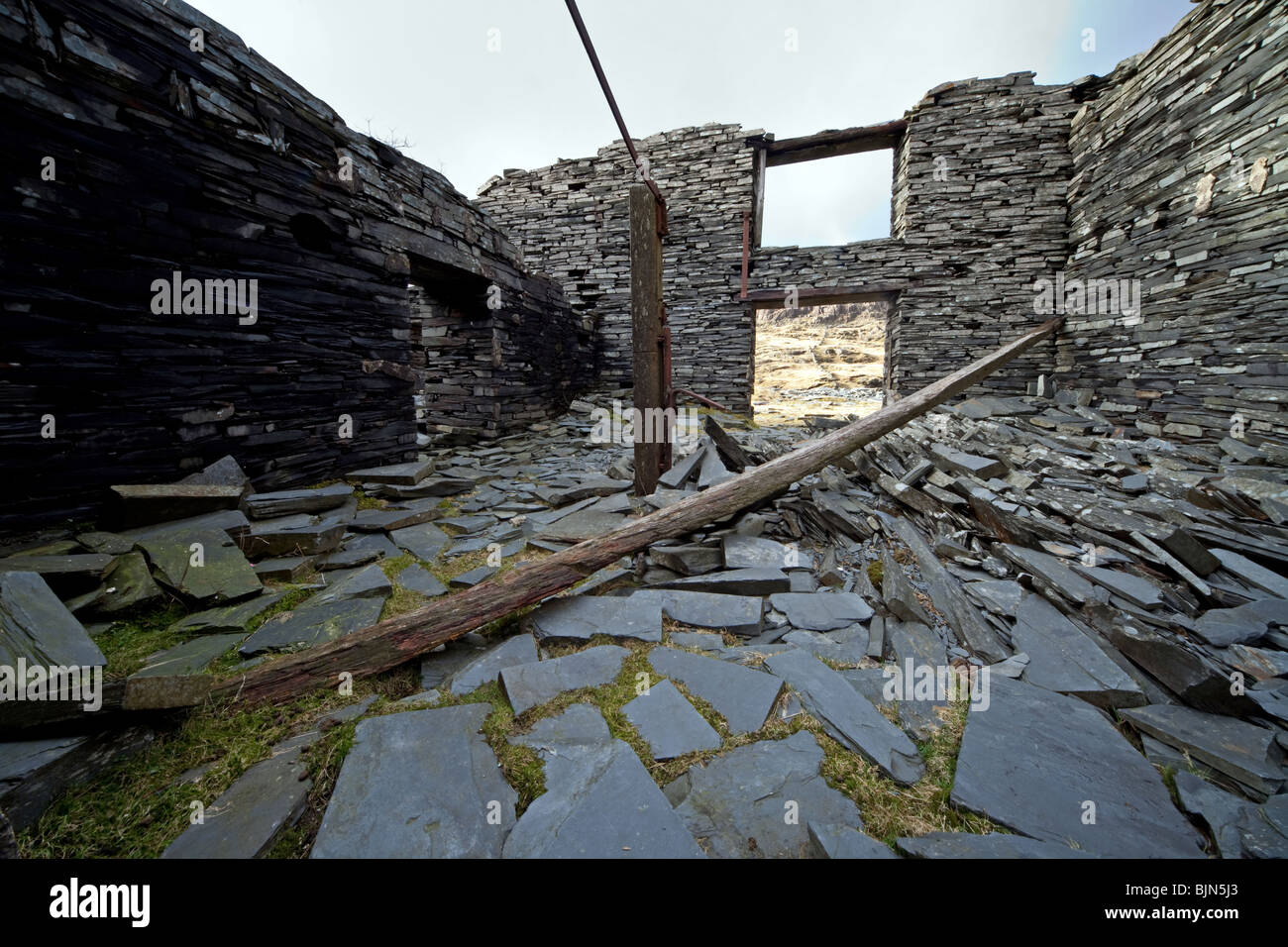 The inside of a quarry building at Rhosydd Slate Mine Stock Photo - Alamy