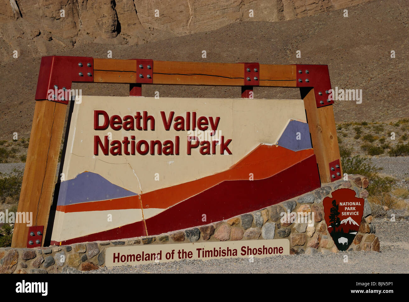 Big sign showing the entrance of Death Valley National Park, California ...