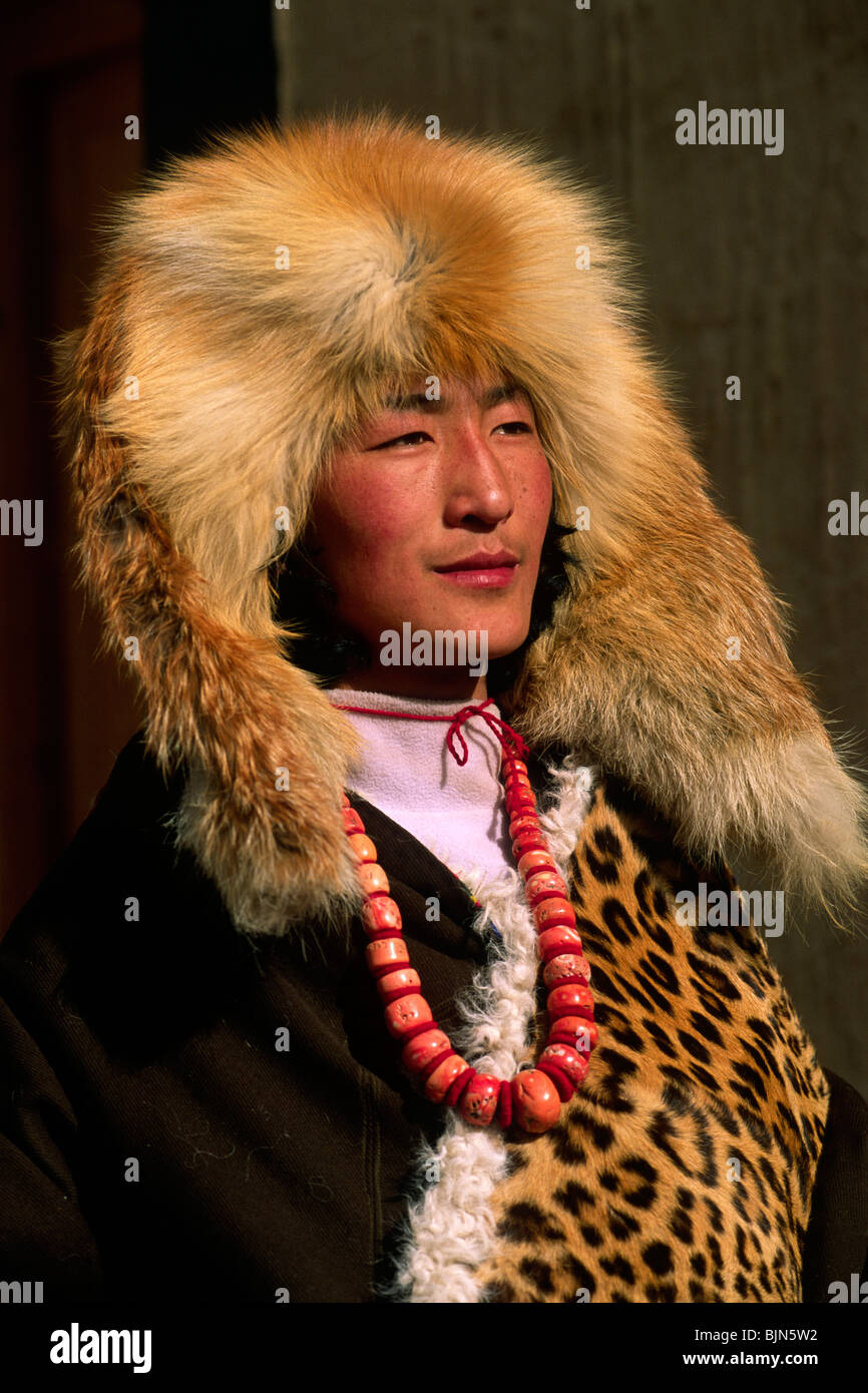 Tibet portrait tibetan man in traditional costume hi-res stock ...