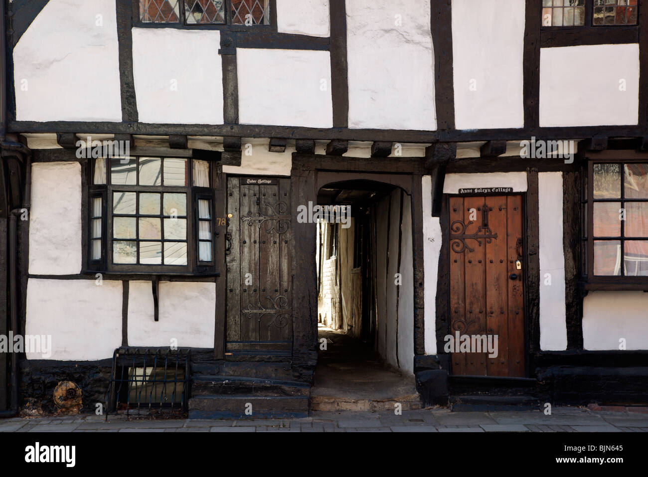 16thy century Tudor cottages Henley on Thames with connections to Henry ...