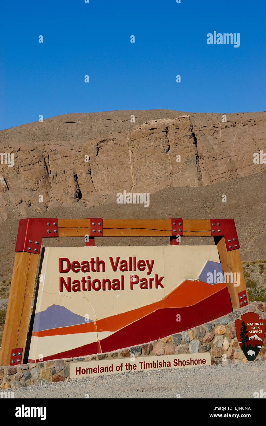Big sign showing the entrance of Death Valley National Park, California ...