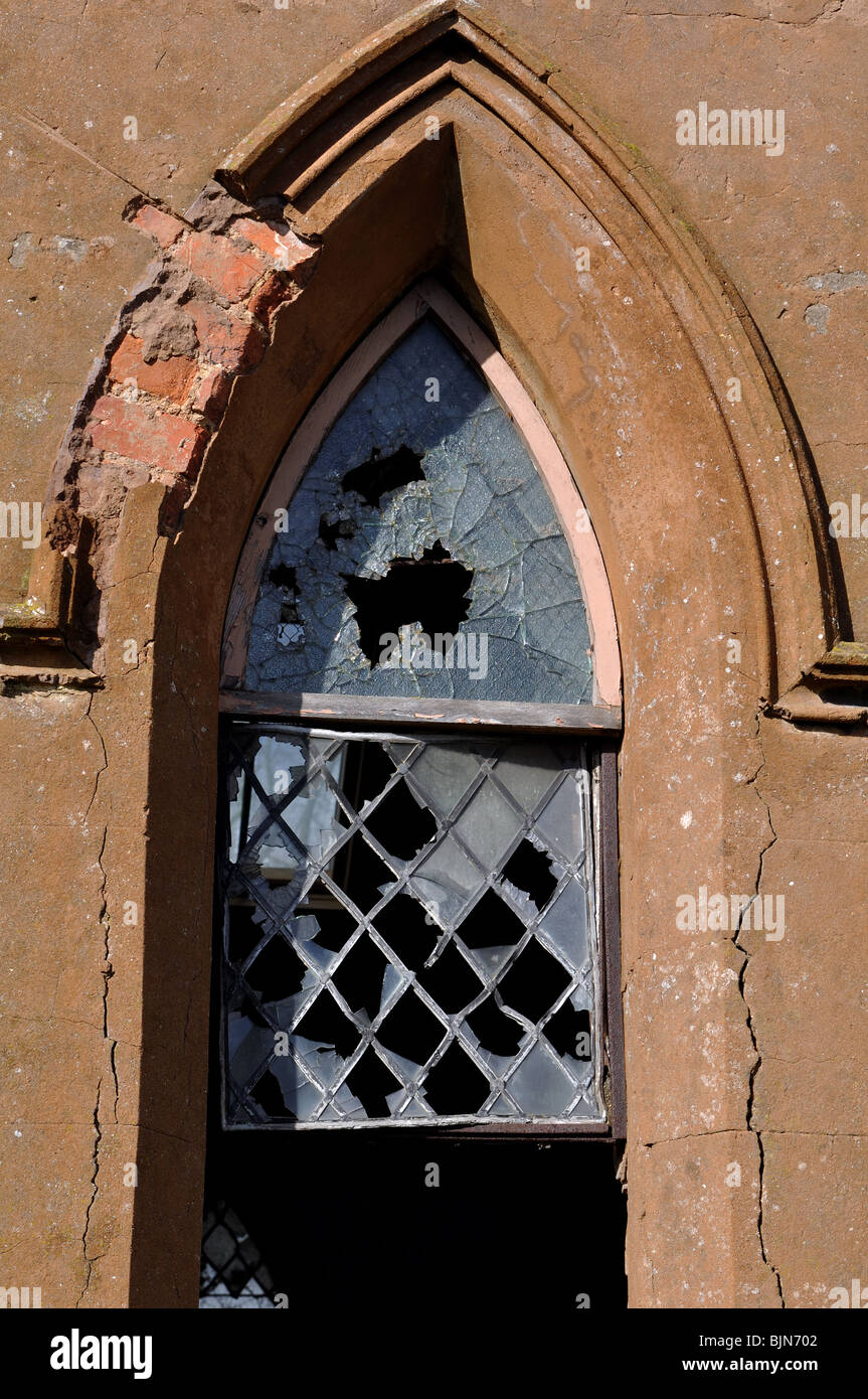 Broken smashed windows glass hi-res stock photography and images - Alamy