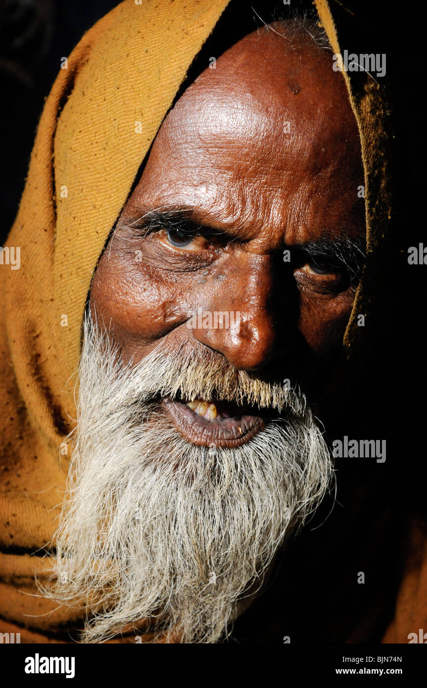 India poor man hi-res stock photography and images - Alamy