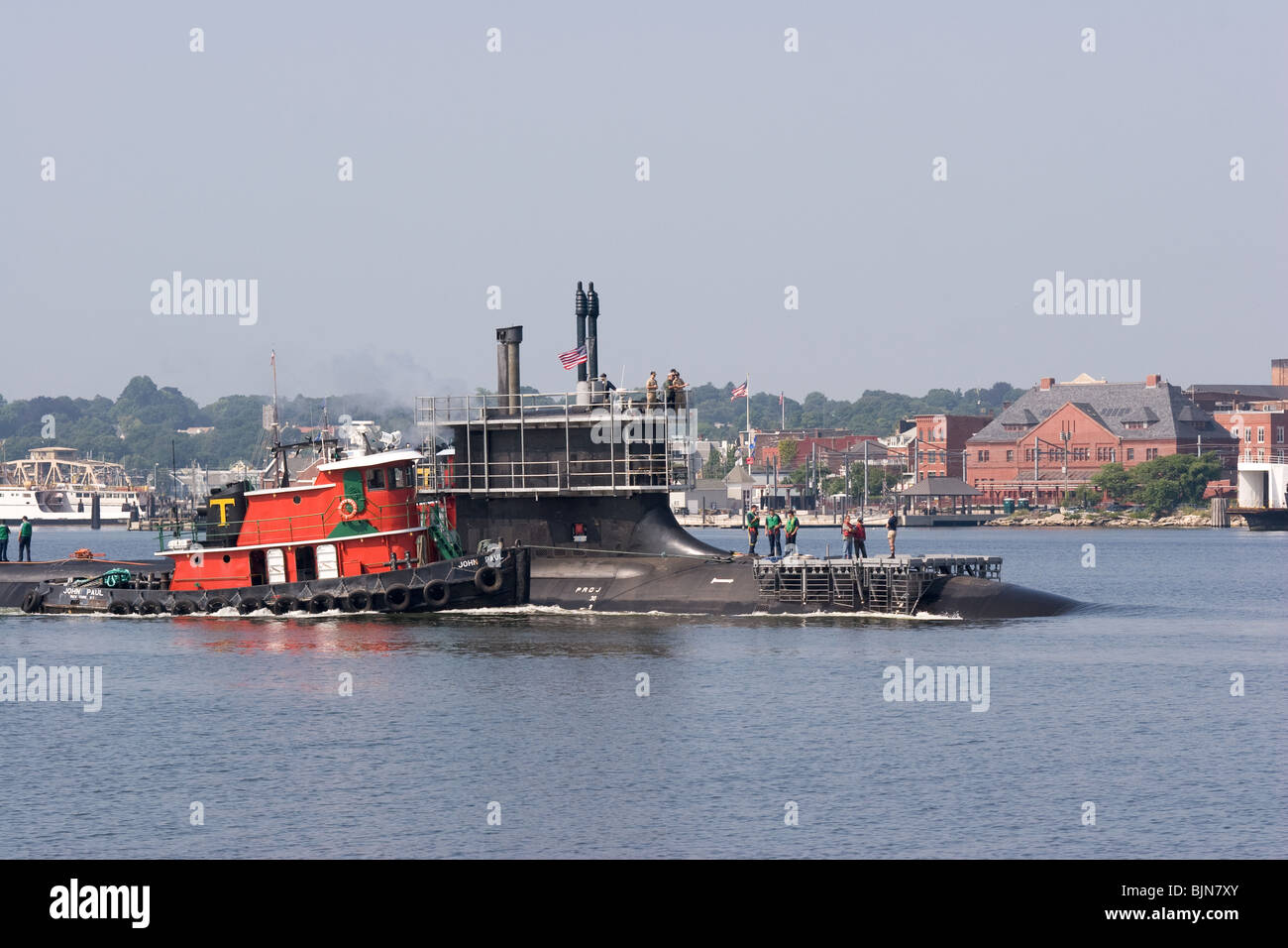 A US Navy Virginia class fast attack submarine heads north in the ...