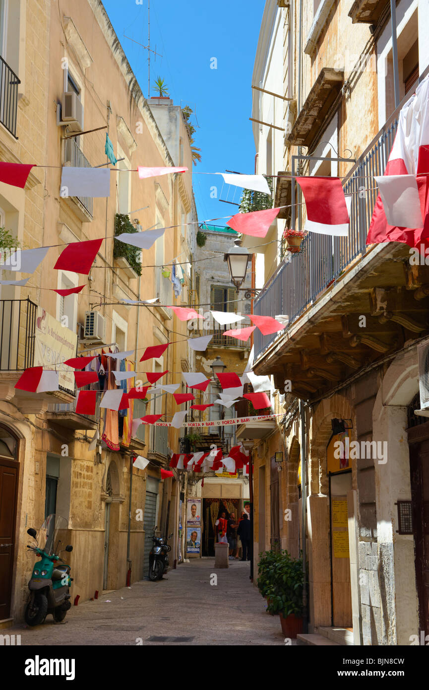 Narrow medieval steets of Bari old town, Puglia Italy Stock Photo - Alamy