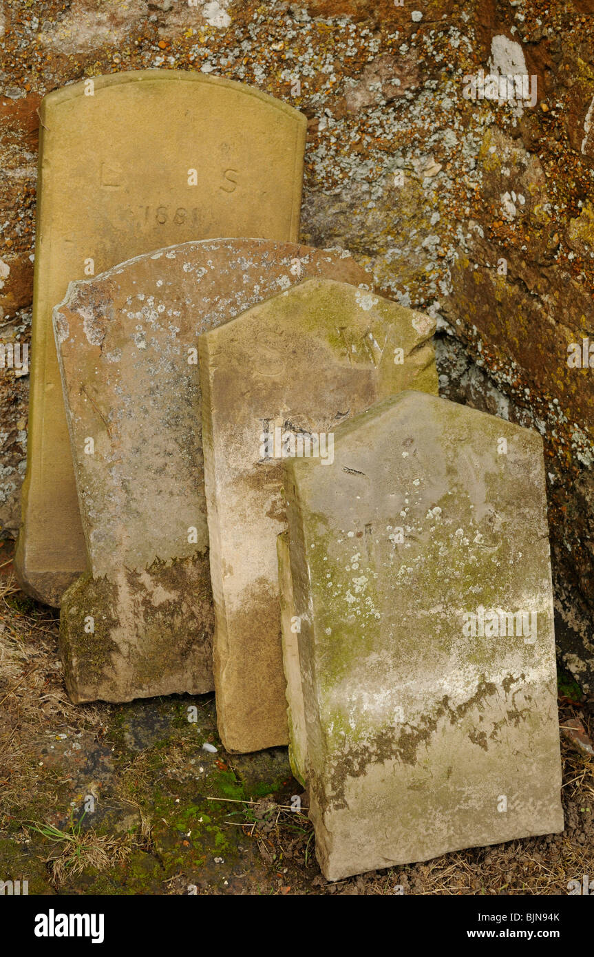 Grave stones hi-res stock photography and images - Alamy