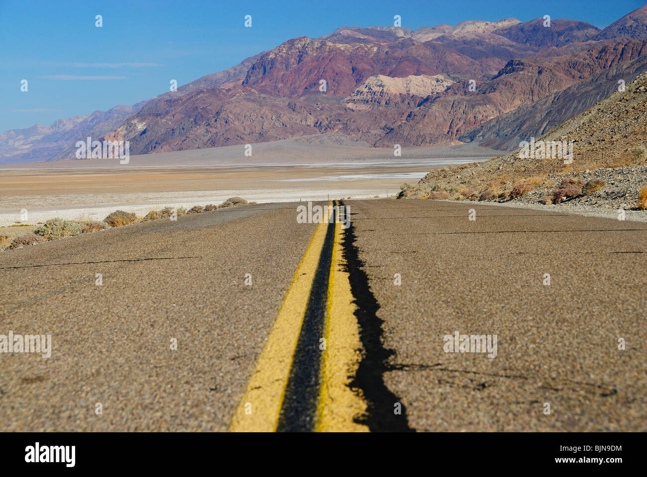 Long paved road crossing Death Valley, California state Stock Photo - Alamy