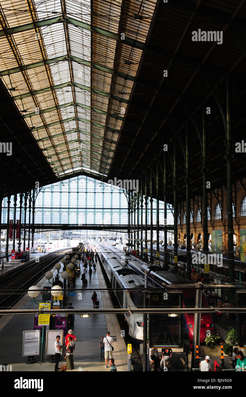 Train station baggage france hi-res stock photography and images - Alamy