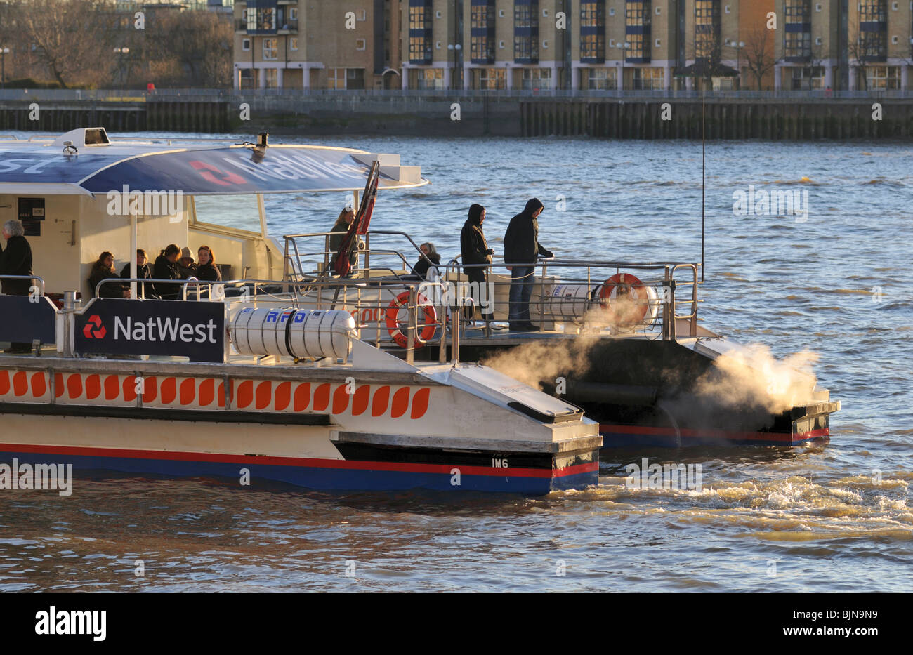 Thames clipper riverboat at Canary Wharf pier jetty , London E14 ...