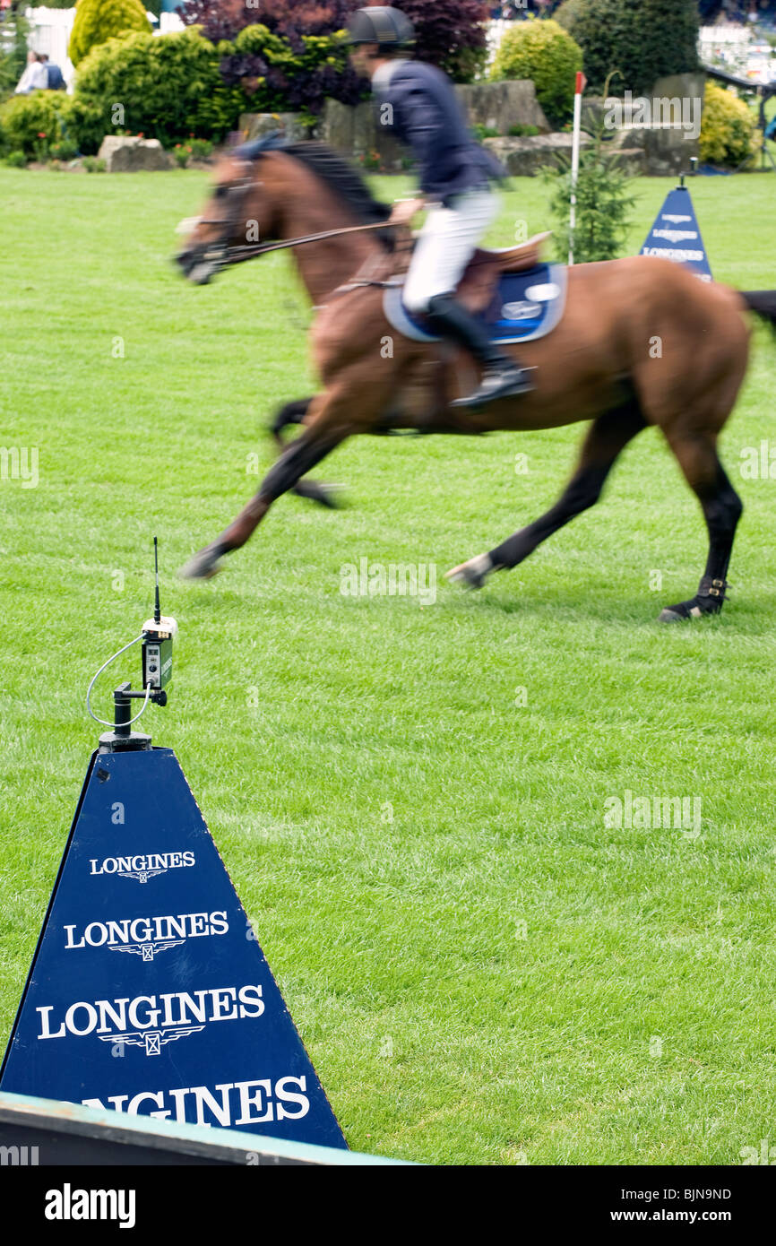 Horse jumping hickstead hi-res stock photography and images - Alamy