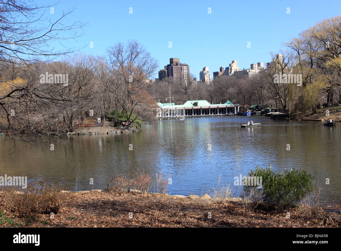 The Central Park lake and Loeb Boathouse and Restaurant Stock Photo - Alamy